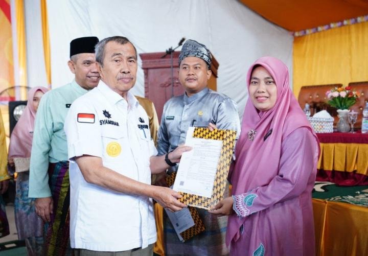 33 Tahun Mengabdi, Guru Sejarah Sri Wahyuni Akhirnya Terima SK PPPK ...